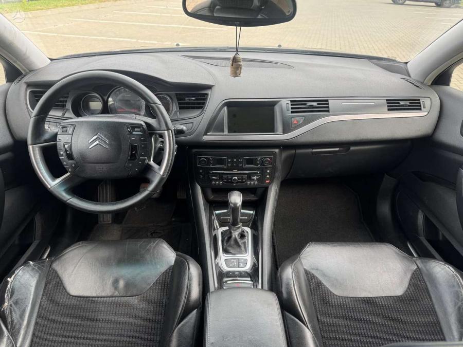 Blue Citroen C5 2010 in Vilnius, with an engine capacity of 2.99 L and mileage of 257 thousand km for 1450 €, photo 16 on AUTOMOTO.COM.LV