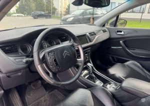 Blue Citroen C5 2010 in Vilnius, with an engine capacity of 2.99 L and mileage of 257 thousand km for 1450 €, photo 18 on AUTOMOTO.COM.LV