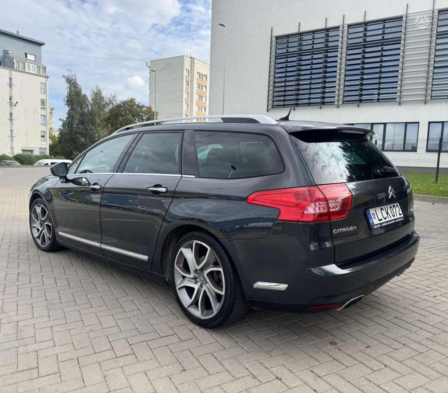 Blue Citroen C5 2010 in Vilnius, with an engine capacity of 2.99 L and mileage of 257 thousand km for 1450 €, photo 1 on AUTOMOTO.COM.LV