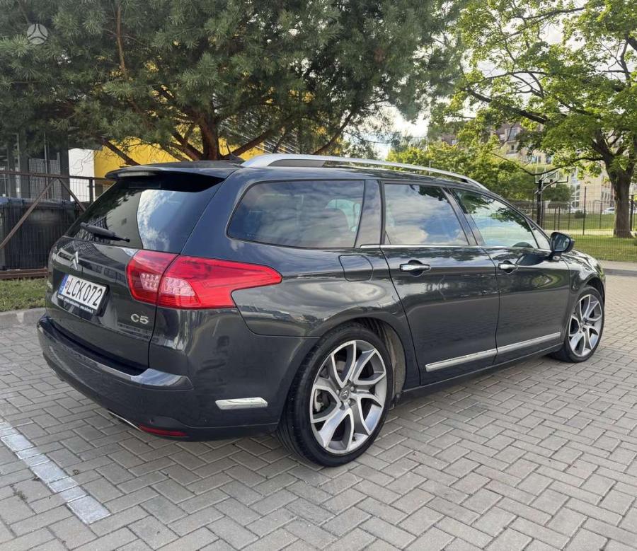 Blue Citroen C5 2010 in Vilnius, with an engine capacity of 2.99 L and mileage of 257 thousand km for 1400 €, photo 8 on AUTOMOTO.COM.LV