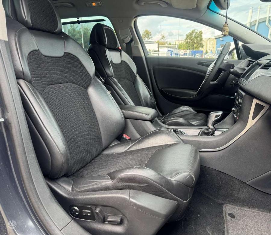 Blue Citroen C5 2010 in Vilnius, with an engine capacity of 2.99 L and mileage of 257 thousand km for 1400 €, photo 19 on AUTOMOTO.COM.LV