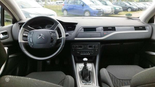 Citroen C5 2011 in Utena on AUTOMOTO.COM.LV Blue Citroen C5 2011 in Utena, with an engine capacity of 2.00 L and mileage of 226 thousand km for 2650 €, photo 6 on AUTOMOTO.COM.LV