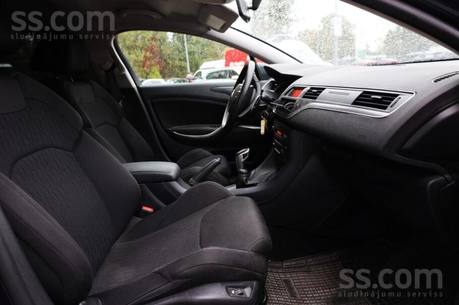 Blue Citroen C5 2012 in Riga, with an engine capacity of 1.60 L and mileage of 236 thousand km for 795 €, photo 9 on AUTOMOTO.COM.LV