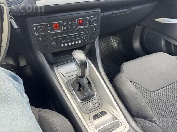 Blue Citroen C5 2013 in Riga, with an engine capacity of 1.60 L and mileage of 210 thousand km for 2200 €, photo 7 on AUTOMOTO.COM.LV