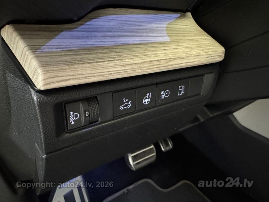 Blue Citroen C5 2024 in Tallinn, with an engine capacity of 1.60 L and mileage of 50 thousand km for 31900 €, photo 20 on AUTOMOTO.COM.LV