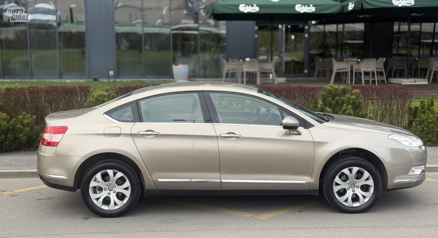 Brown Citroen C5 2009 in Vilnius, with an engine capacity of 2.00 L and mileage of 380 thousand km for 2250 €, photo 7 on AUTOMOTO.COM.LV