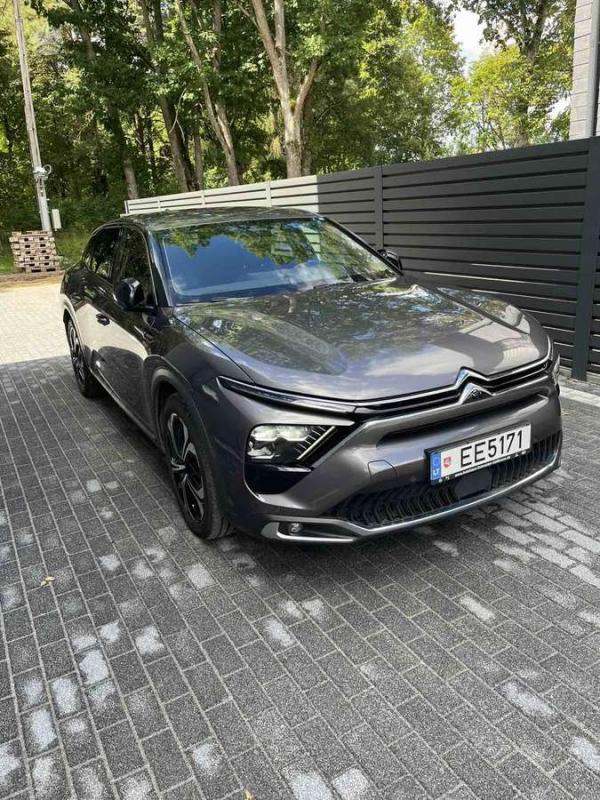 Brown Citroen C5 2022 in Alytus, with an engine capacity of 1.60 L and mileage of 155 thousand km for 15500 €, photo 1 on AUTOMOTO.COM.LV