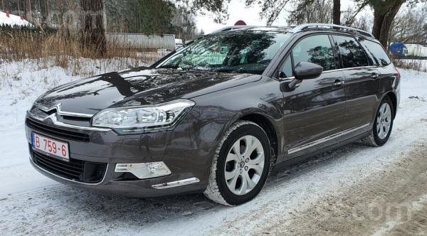 Brown Citroen C5 2016 in Riga, with an engine capacity of 2.00 L and mileage of 250 thousand km for 5990 €, photo 2 on AUTOMOTO.COM.LV