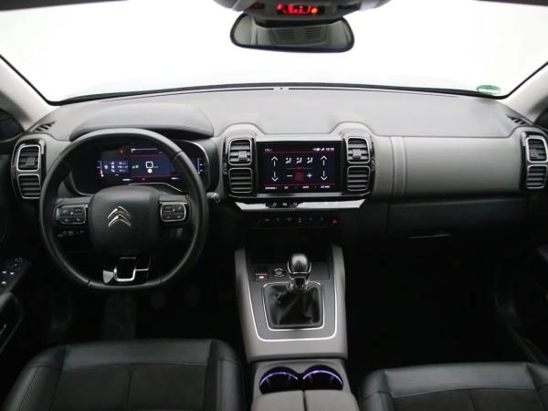 Citroen C5 2021 in Vilnius, with an engine capacity of 1.20 L and mileage of 133 thousand km for 13699 €, photo 2 on AUTOMOTO.COM.LV