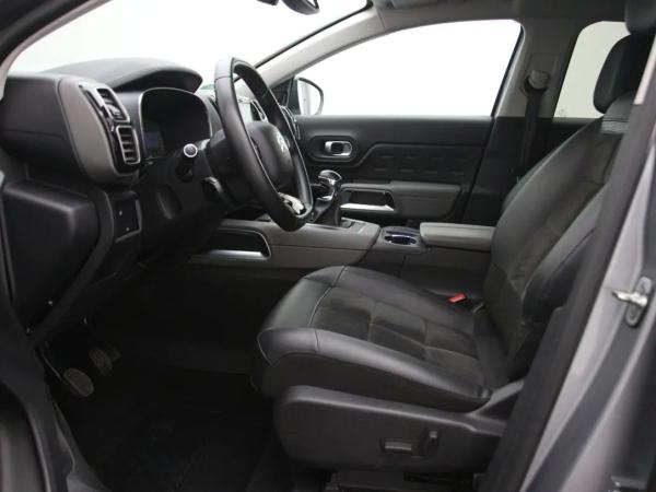 Citroen C5 2021 in Vilnius, with an engine capacity of 1.20 L and mileage of 133 thousand km for 13699 €, photo 4 on AUTOMOTO.COM.LV