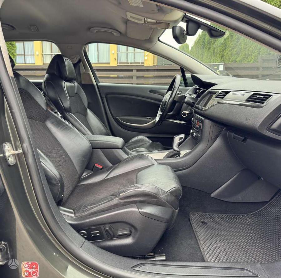 Green Citroen C5 2008 in Vilnius, with an engine capacity of 2.00 L and mileage of 351 thousand km for 2350 €, photo 18 on AUTOMOTO.COM.LV