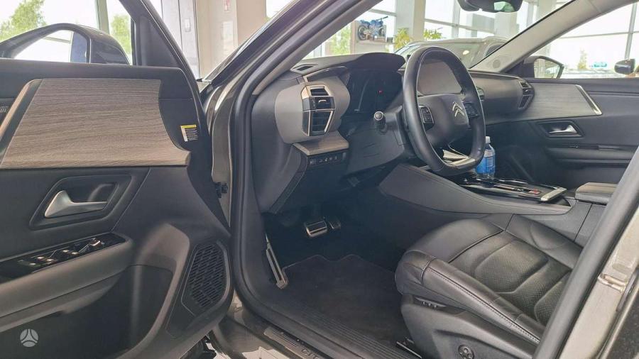 Grey Citroen C5 2023 in Kaunas, with an engine capacity of 1.60 L and mileage of 20 thousand km for 30988 €, photo 9 on AUTOMOTO.COM.LV