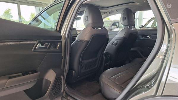 Grey Citroen C5 2023 in Kaunas, with an engine capacity of 1.60 L and mileage of 20 thousand km for 30988 €, photo 9 on AUTOMOTO.COM.LV