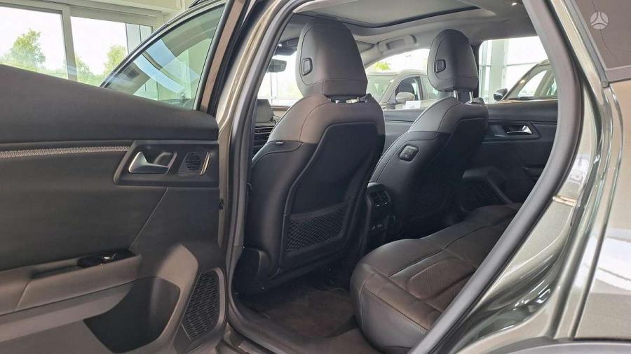 Grey Citroen C5 2023 in Kaunas, with an engine capacity of 1.60 L and mileage of 20 thousand km for 30988 €, photo 10 on AUTOMOTO.COM.LV