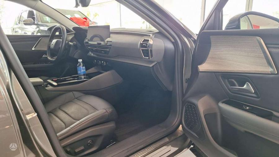 Grey Citroen C5 2023 in Kaunas, with an engine capacity of 1.60 L and mileage of 20 thousand km for 30988 €, photo 12 on AUTOMOTO.COM.LV