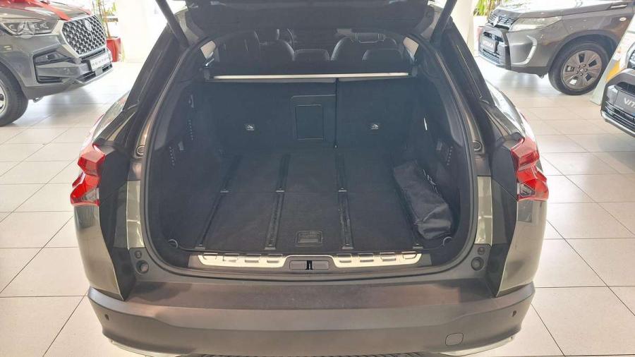 Grey Citroen C5 2023 in Kaunas, with an engine capacity of 1.60 L and mileage of 20 thousand km for 30988 €, photo 15 on AUTOMOTO.COM.LV