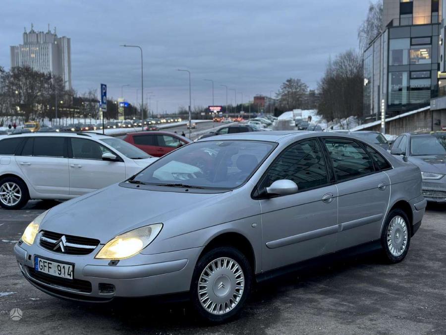 Grey Citroen C5 2001 in Vilnius, with an engine capacity of 2.18 L and mileage of 241 thousand km for 1000 €, photo 1 on AUTOMOTO.COM.LV