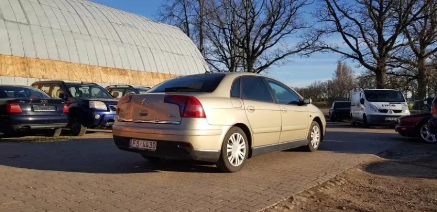 Pelēks Citroen C5 2005 Valmiera, ar dzinēja tilpumu 2.00 L un nobraukumu 219 tūkst. km par 1650 €, foto 4 vietnē AUTOMOTO.COM.LV