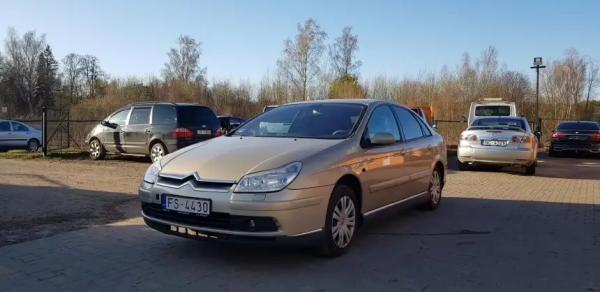 Pelēks Citroen C5 2005 Valmiera, ar dzinēja tilpumu 2.00 L un nobraukumu 219 tūkst. km par 1650 €, foto 7 vietnē AUTOMOTO.COM.LV