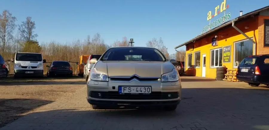Pelēks Citroen C5 2005 Valmiera, ar dzinēja tilpumu 2.00 L un nobraukumu 219 tūkst. km par 1650 €, foto 9 vietnē AUTOMOTO.COM.LV