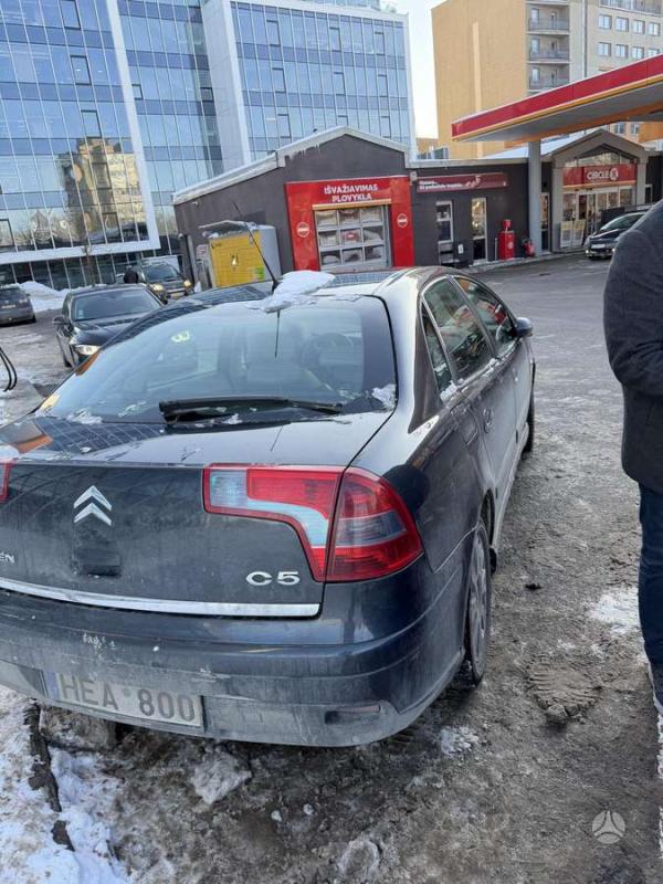 Pelēks Citroen C5 2008 Viļņa, ar dzinēja tilpumu 2.00 L un nobraukumu 298 tūkst. km par 650 €, foto 4 vietnē AUTOMOTO.COM.LV