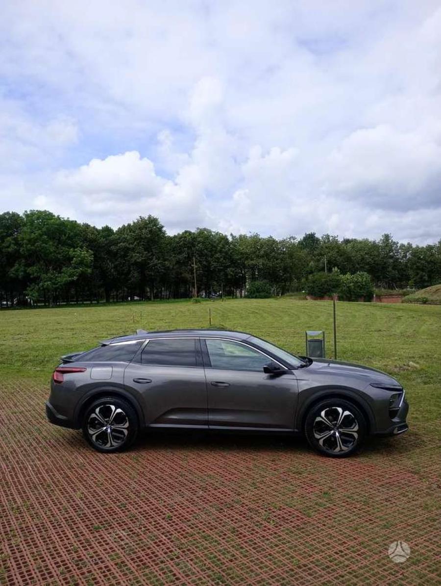 Grey Citroen C5 2022 in Kaunas, with an engine capacity of 1.20 L and mileage of 200 thousand km for 12000 €, photo 5 on AUTOMOTO.COM.LV