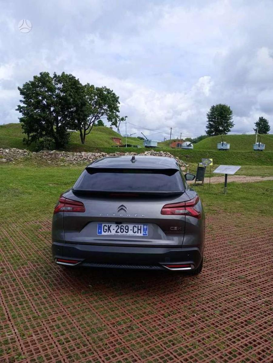 Grey Citroen C5 2022 in Kaunas, with an engine capacity of 1.20 L and mileage of 200 thousand km for 12000 €, photo 9 on AUTOMOTO.COM.LV