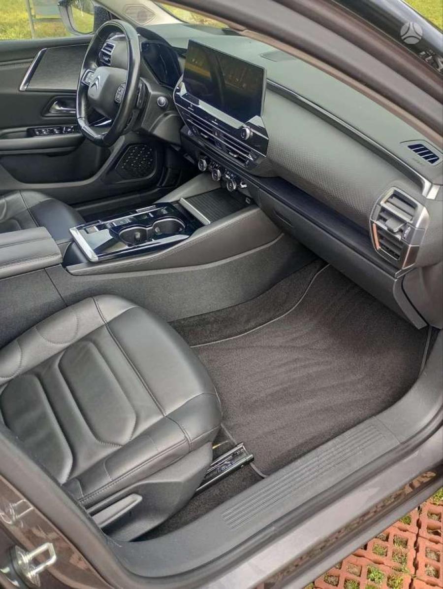 Grey Citroen C5 2022 in Kaunas, with an engine capacity of 1.20 L and mileage of 200 thousand km for 12000 €, photo 13 on AUTOMOTO.COM.LV