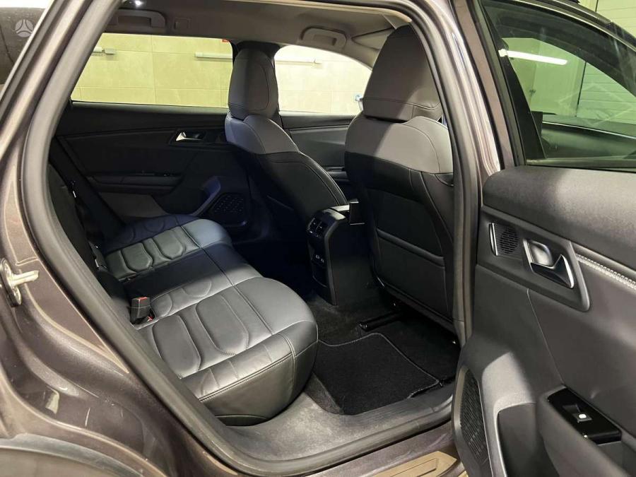 Pelēks Citroen C5 2023 Marijampole, ar dzinēja tilpumu 1.20 L un nobraukumu 66 tūkst. km par 17424 €, foto 14 vietnē AUTOMOTO.COM.LV