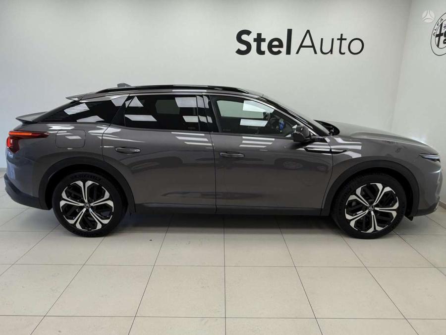 Pelēks Citroen C5 2023 Viļņa, ar dzinēja tilpumu 1.60 L un nobraukumu 29 tūkst. km par 23990 €, foto 7 vietnē AUTOMOTO.COM.LV