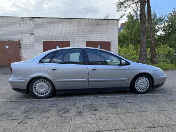 Grey Citroen C5 2001 in Vilnius, with an engine capacity of 2.20 L and mileage of 243 thousand km for 850 €, photo 4 on AUTOMOTO.COM.LV