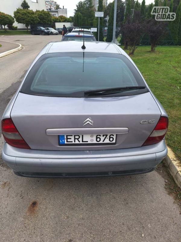 Pelēks Citroen C5 2003 Šauļi, ar dzinēja tilpumu 1.80 L un nobraukumu 300 tūkst. km par 850 €, foto 3 vietnē AUTOMOTO.COM.LV