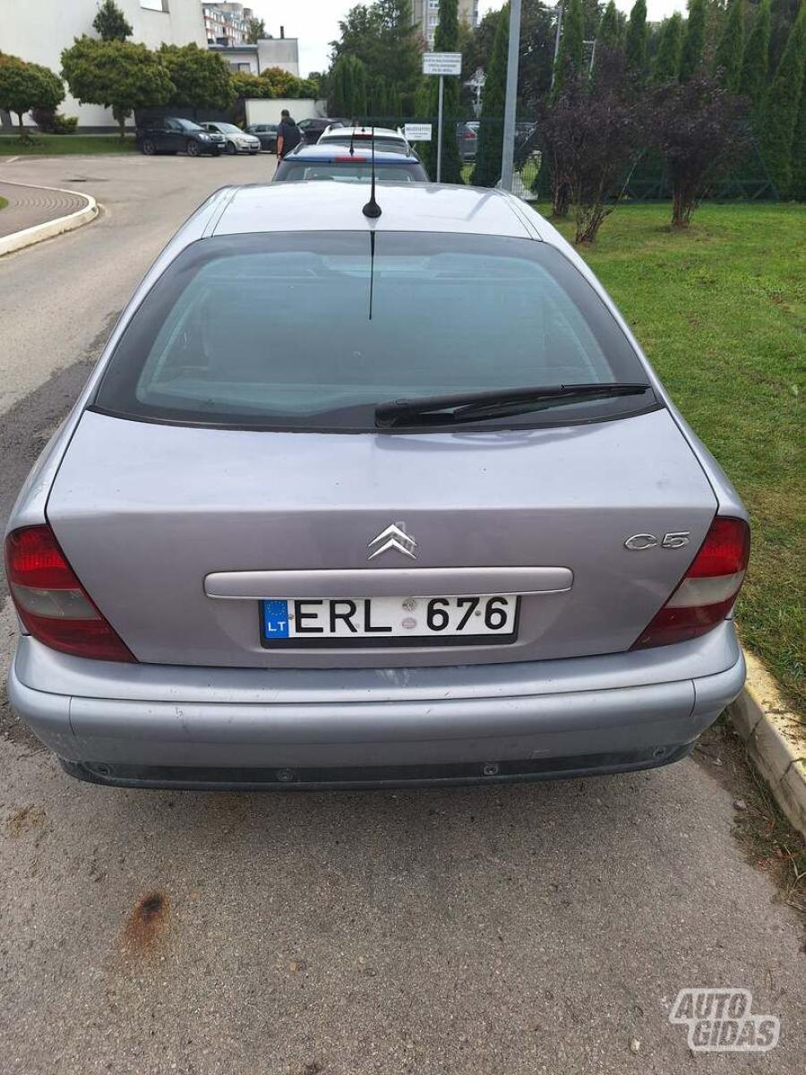 Pelēks Citroen C5 2003 Šauļi, ar dzinēja tilpumu 1.80 L un nobraukumu 300 tūkst. km par 950 €, foto 3 vietnē AUTOMOTO.COM.LV