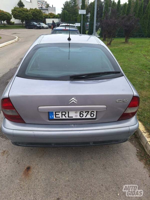 Pelēks Citroen C5 2003 Šauļi, ar dzinēja tilpumu 1.80 L un nobraukumu 300 tūkst. km par 850 €, foto 3 vietnē AUTOMOTO.COM.LV