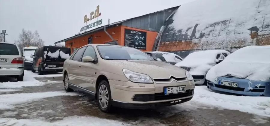 Pelēks Citroen C5 2005 Valmiera, ar dzinēja tilpumu 2.00 L un nobraukumu 228 tūkst. km par 1000 €, foto 1 vietnē AUTOMOTO.COM.LV