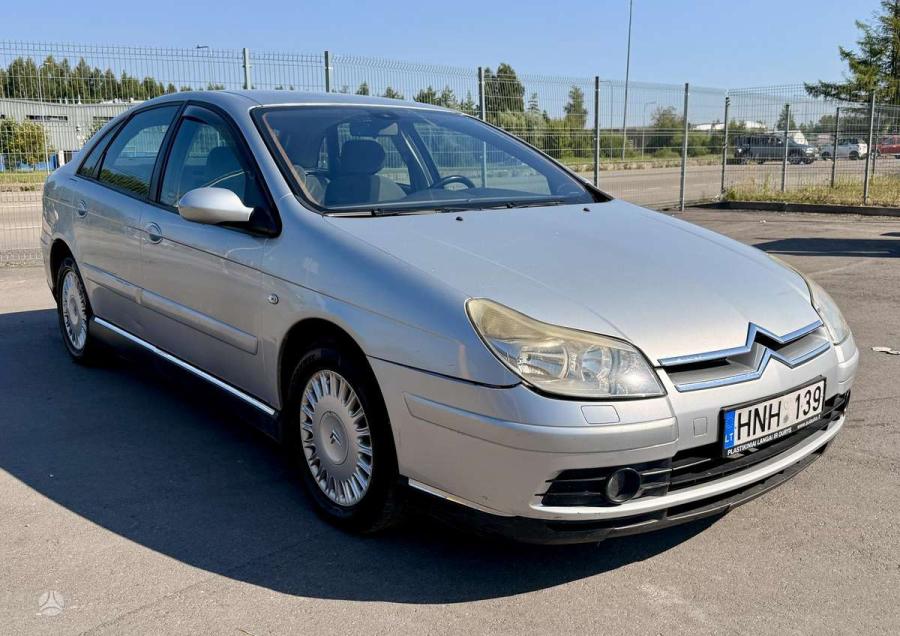 Pelēks Citroen C5 2005 Panevēža, ar dzinēja tilpumu 1.56 L un nobraukumu 382 tūkst. km par 750 €, foto 4 vietnē AUTOMOTO.COM.LV
