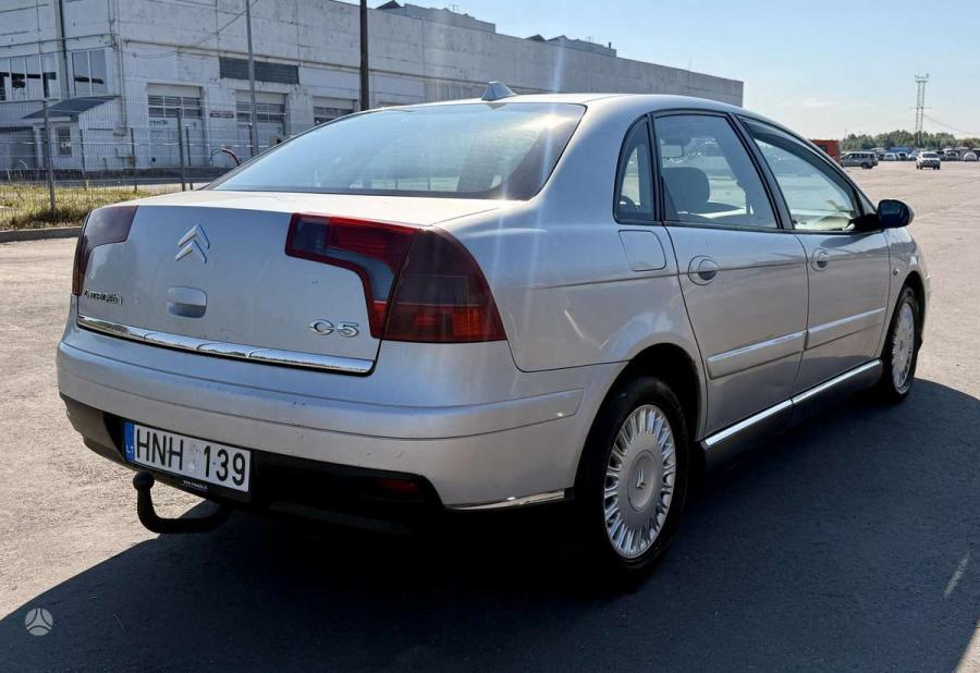 Pelēks Citroen C5 2005 Panevēža, ar dzinēja tilpumu 1.56 L un nobraukumu 382 tūkst. km par 750 €, foto 6 vietnē AUTOMOTO.COM.LV