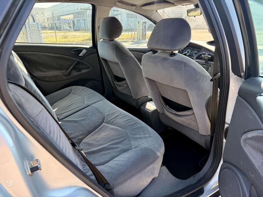 Pelēks Citroen C5 2005 Panevēža, ar dzinēja tilpumu 1.56 L un nobraukumu 382 tūkst. km par 750 €, foto 19 vietnē AUTOMOTO.COM.LV