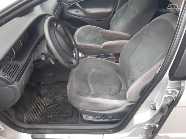 Pelēks Citroen C5 2005 Jurbarkas, ar dzinēja tilpumu 2.20 L un nobraukumu 350 tūkst. km par 500 €, foto 9 vietnē AUTOMOTO.COM.LV