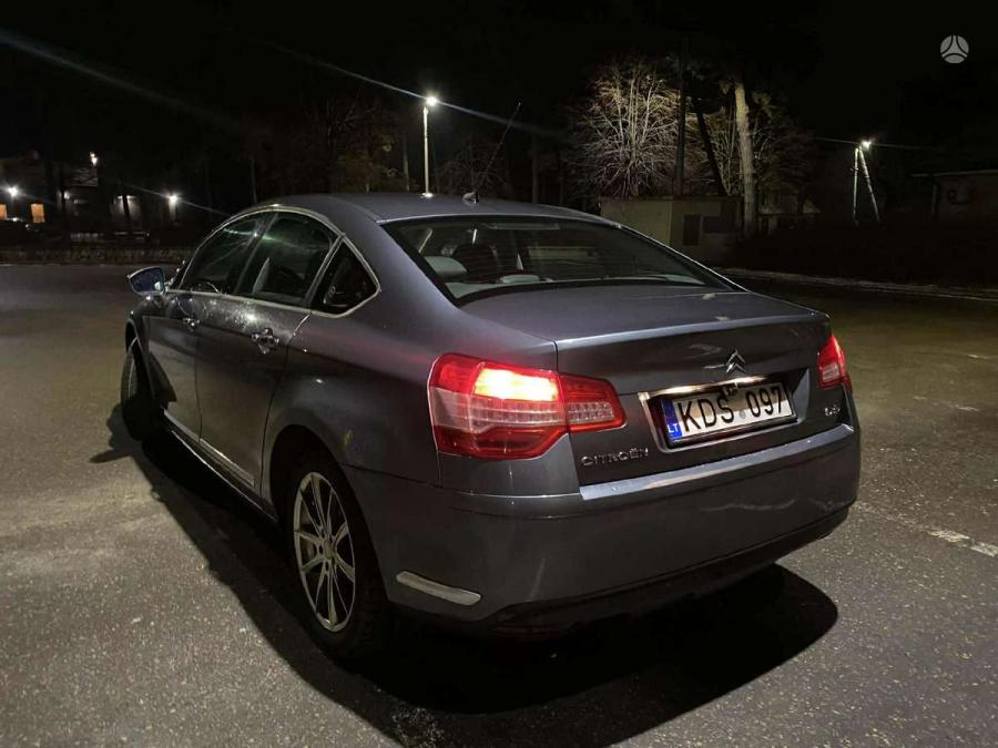 Pelēks Citroen C5 2008 Viļņa, ar dzinēja tilpumu 2.00 L un nobraukumu 356 tūkst. km par 1000 €, foto 3 vietnē AUTOMOTO.COM.LV