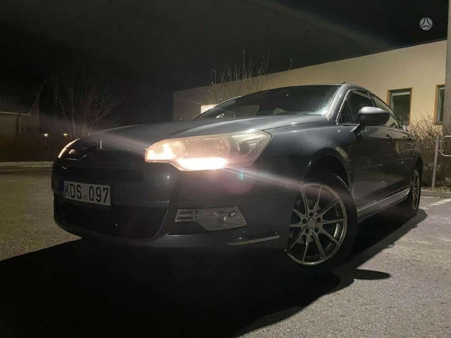 Pelēks Citroen C5 2008 Viļņa, ar dzinēja tilpumu 2.00 L un nobraukumu 356 tūkst. km par 1000 €, foto 4 vietnē AUTOMOTO.COM.LV
