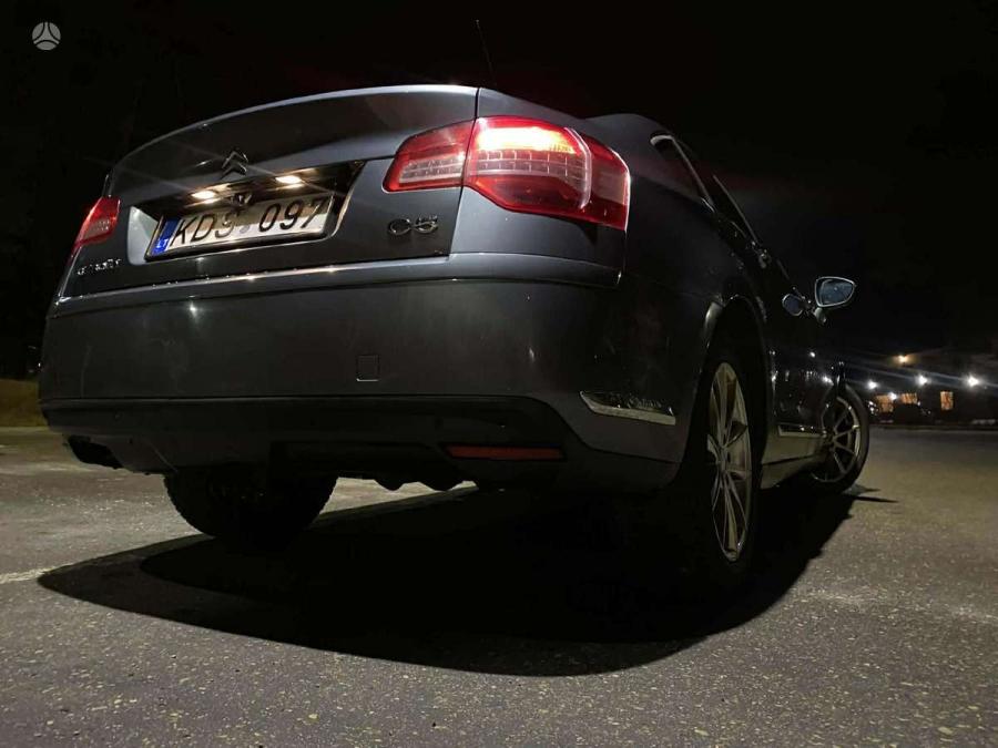 Pelēks Citroen C5 2008 Viļņa, ar dzinēja tilpumu 2.00 L un nobraukumu 356 tūkst. km par 1000 €, foto 5 vietnē AUTOMOTO.COM.LV