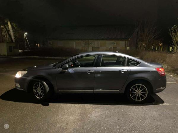 Pelēks Citroen C5 2008 Viļņa, ar dzinēja tilpumu 2.00 L un nobraukumu 356 tūkst. km par 1000 €, foto 6 vietnē AUTOMOTO.COM.LV