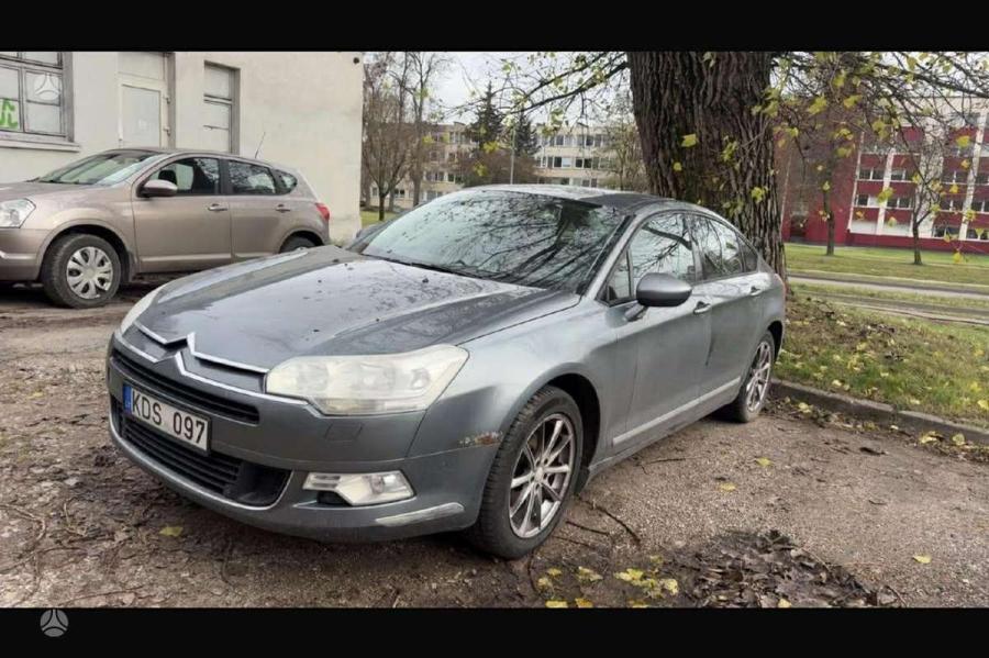 Pelēks Citroen C5 2008 Viļņa, ar dzinēja tilpumu 2.00 L un nobraukumu 356 tūkst. km par 1000 €, foto 7 vietnē AUTOMOTO.COM.LV