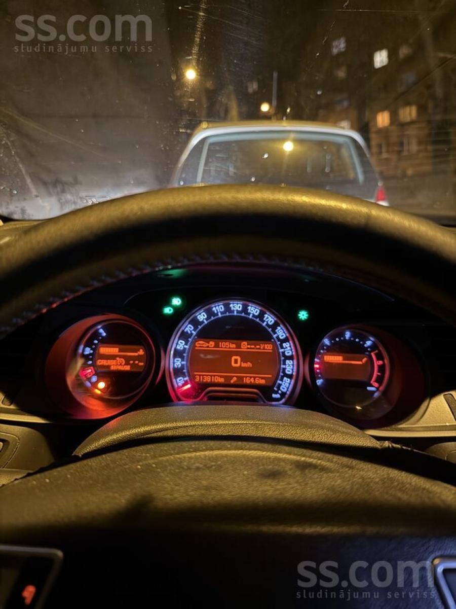 Pelēks Citroen C5 2008 Rīga, ar dzinēja tilpumu 2.00 L un nobraukumu 314 tūkst. km par 2399 €, foto 6 vietnē AUTOMOTO.COM.LV