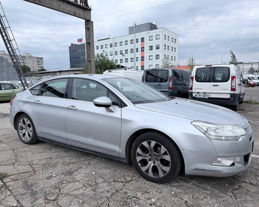 Grey Citroen C5 2008 in Tallinn, with an engine capacity of 2.00 L and mileage of 373 thousand km for 699 €, photo 1 on AUTOMOTO.COM.LV