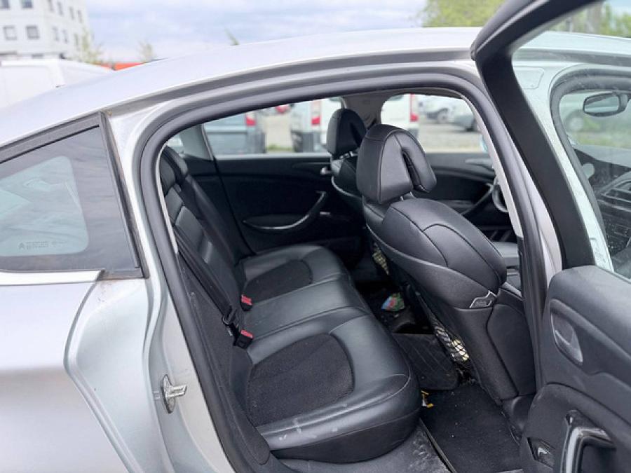 Grey Citroen C5 2008 in Tallinn, with an engine capacity of 2.00 L and mileage of 373 thousand km for 699 €, photo 8 on AUTOMOTO.COM.LV