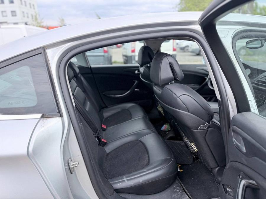 Grey Citroen C5 2008 in Tallinn, with an engine capacity of 2.00 L and mileage of 373 thousand km for 699 €, photo 15 on AUTOMOTO.COM.LV
