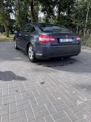 Pelēks Citroen C5 2008 Panevēža, ar dzinēja tilpumu 2.00 L un nobraukumu 358 tūkst. km par 1050 €, foto 3 vietnē AUTOMOTO.COM.LV