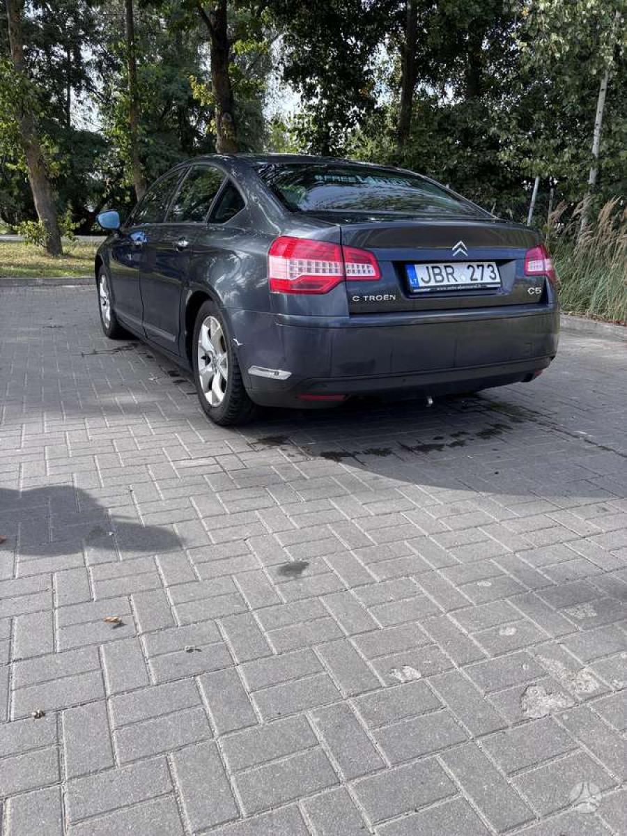 Pelēks Citroen C5 2008 Panevēža, ar dzinēja tilpumu 2.00 L un nobraukumu 358 tūkst. km par 1050 €, foto 3 vietnē AUTOMOTO.COM.LV